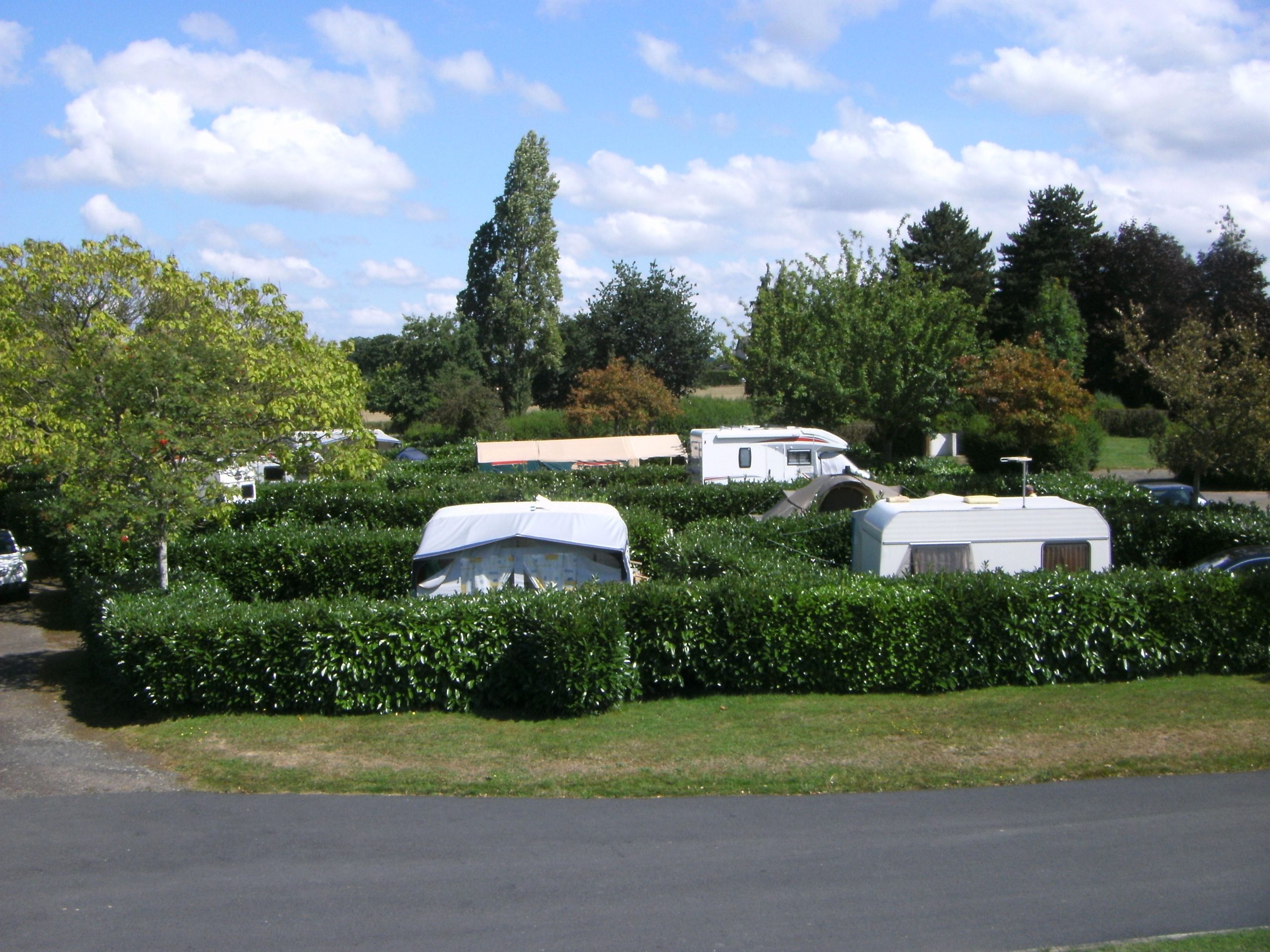 Camping Municipal Le Vieux Châtel** - Ville de Combourg